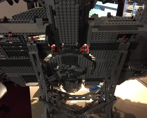 LEGO MOC-10219 Efferman's Vertical Stand for Millennium Falcon 75192 ...