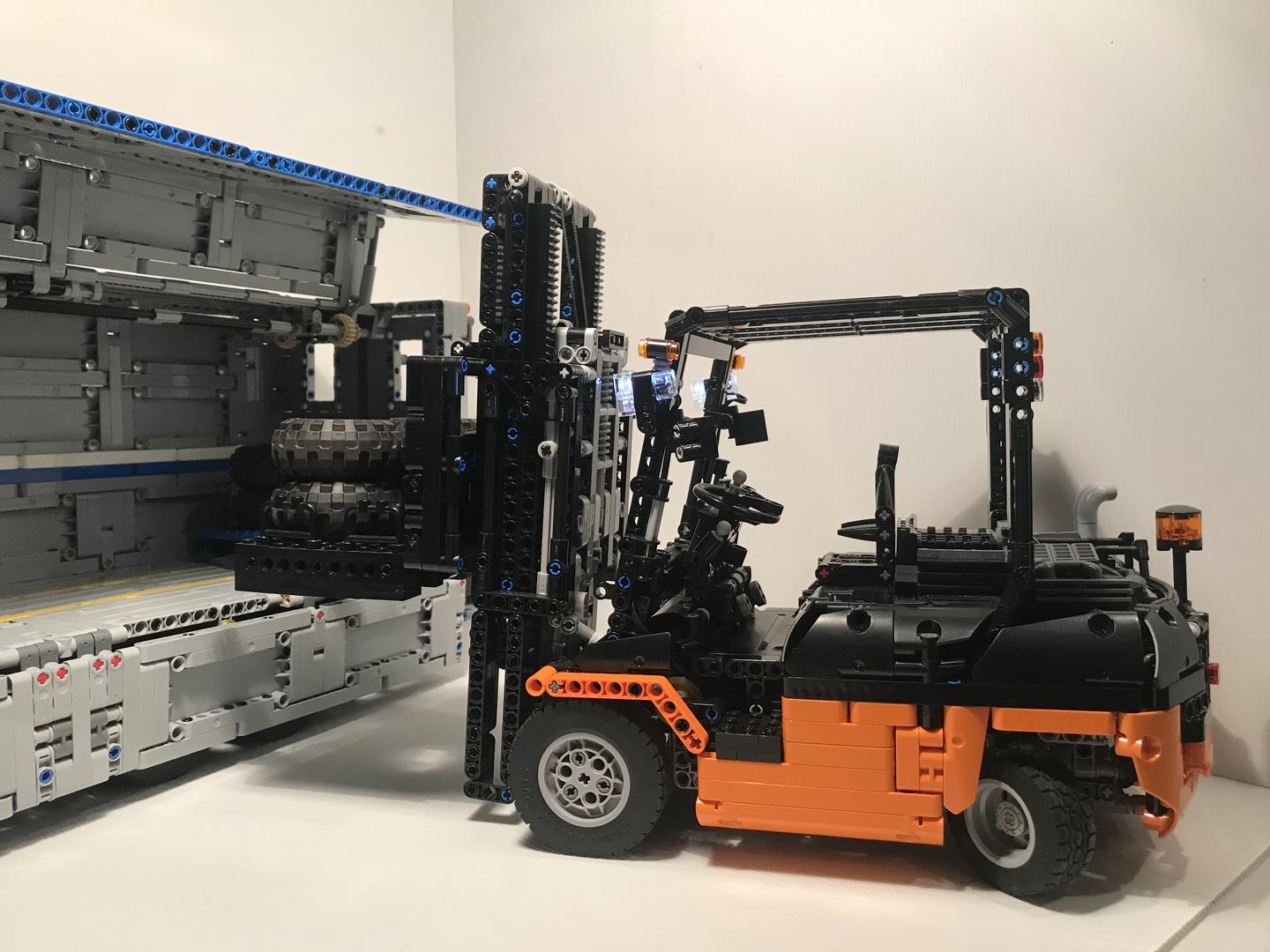 LEGO MOC LEGO Technic Custom Forklift Mk II by KevinMoo | Rebrickable ...