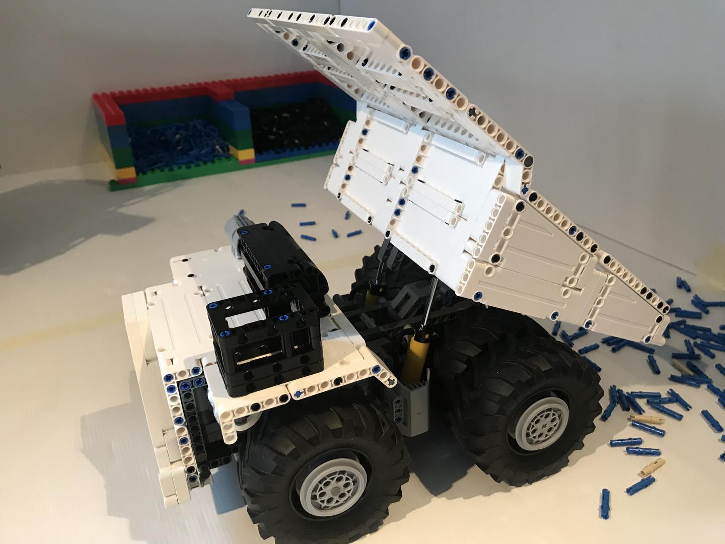 LEGO MOC Mining truck by jorgeopesi | Rebrickable - Build with LEGO