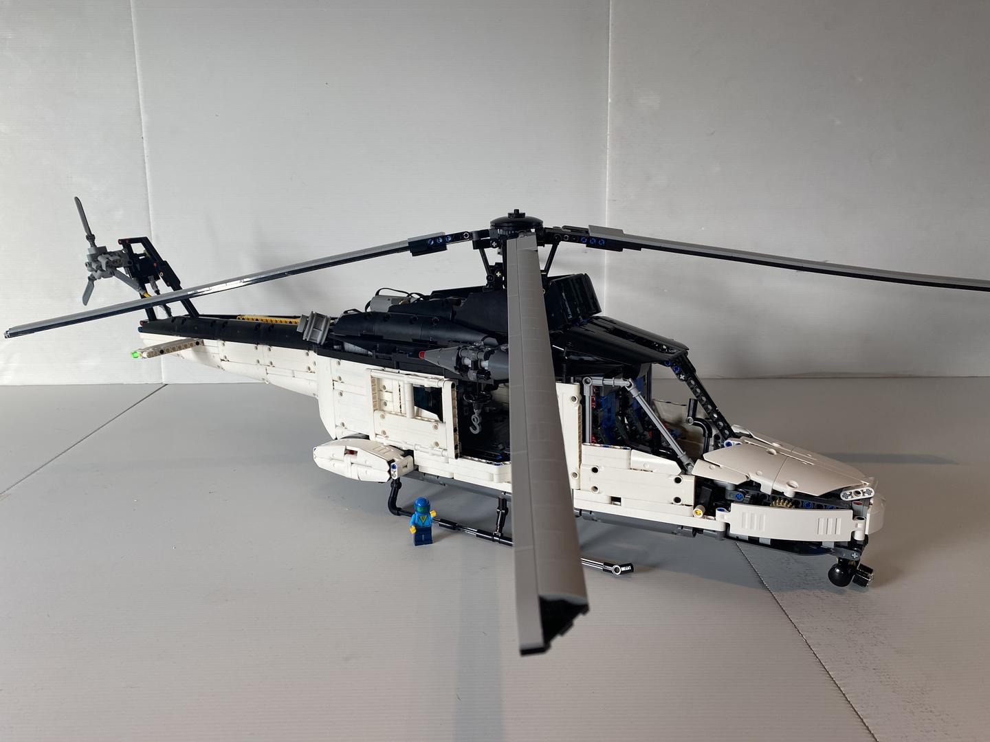 LEGO MOC Large helicopter by Jeroen Ottens | Rebrickable - Build with LEGO