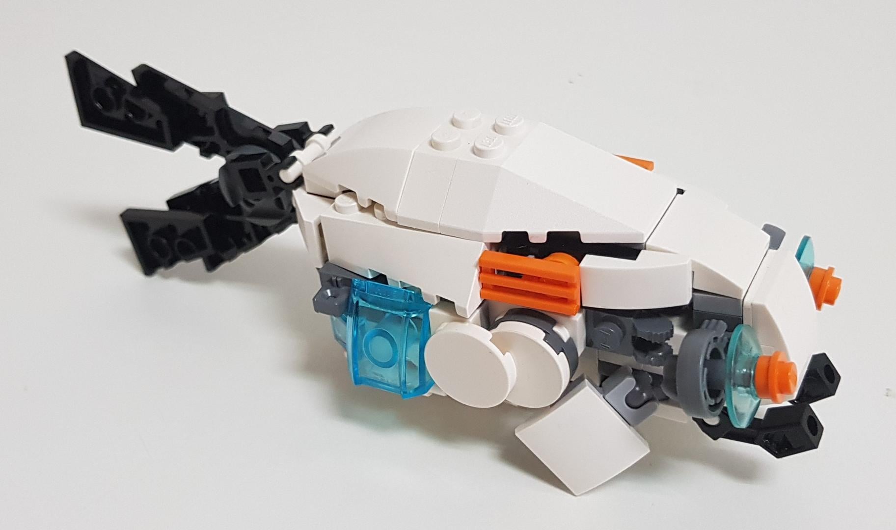 LEGO MOC Goldfish Mech by dvdliu | Rebrickable - Build with LEGO