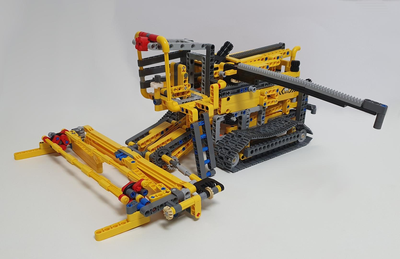 LEGO MOC Combine harvester by MattMakes | Rebrickable - Build with LEGO