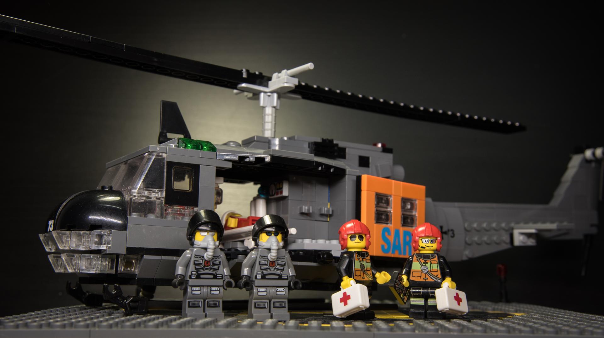 LEGO MOC Lego UH-1D Huey by TAWess | Rebrickable - Build with LEGO