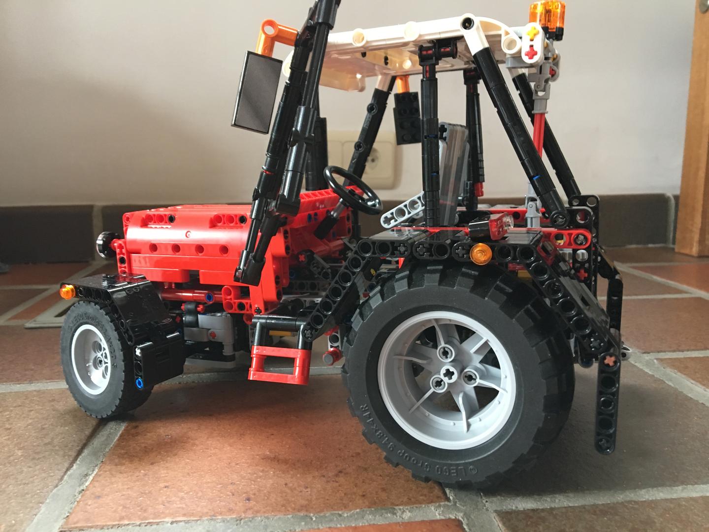 LEGO MOC Farm Tractor by ontek | Rebrickable - Build with LEGO