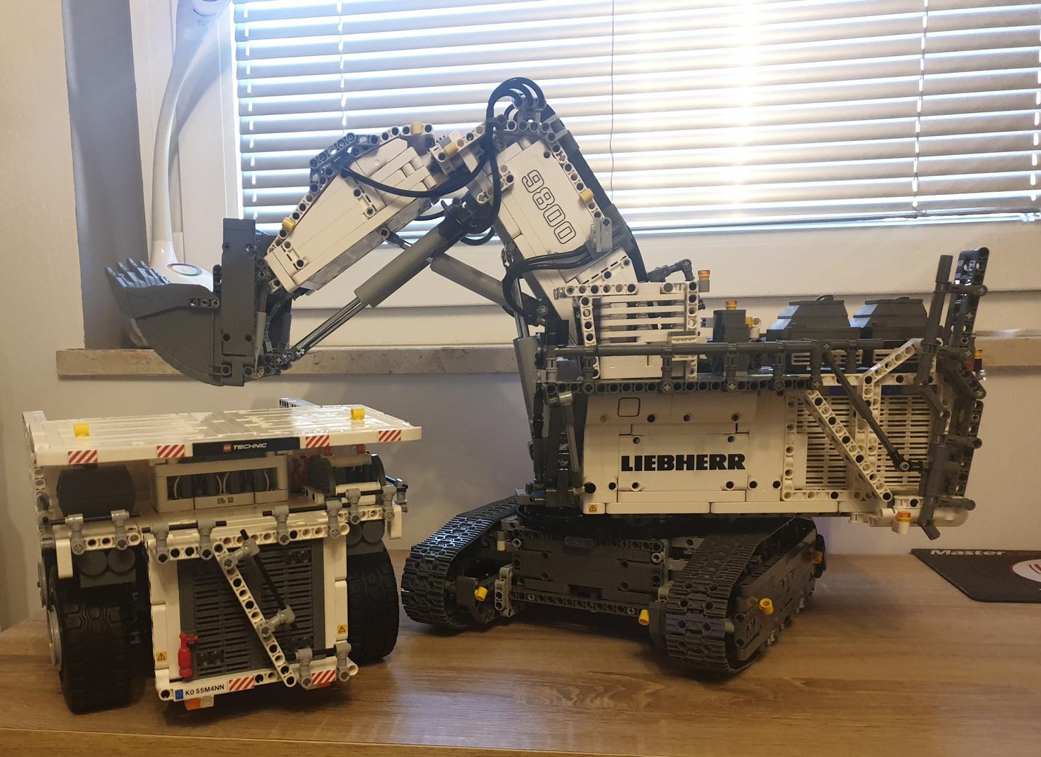 LEGO MOC Mining truck by jorgeopesi | Rebrickable - Build with LEGO