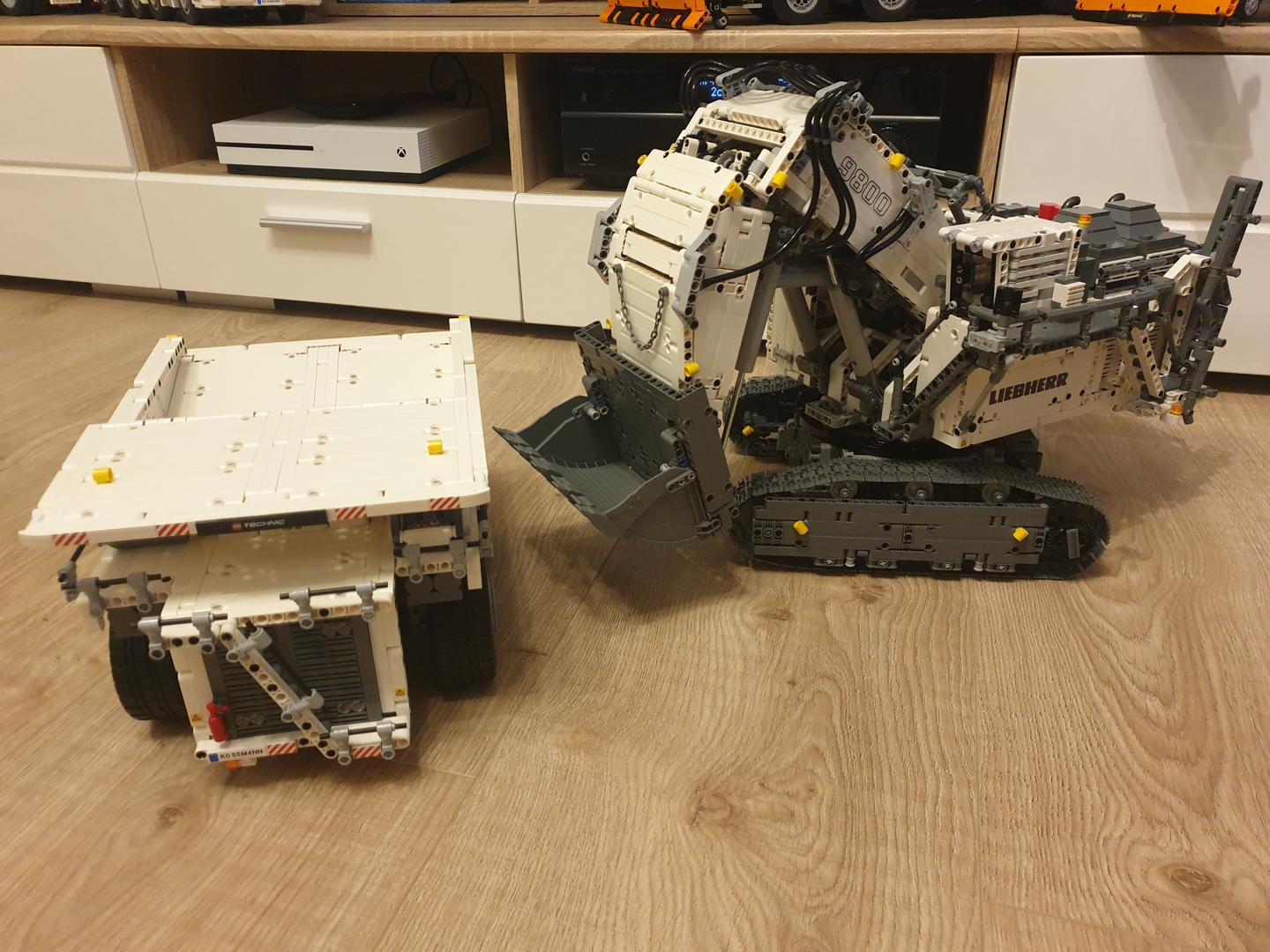 LEGO MOC Mining truck by jorgeopesi | Rebrickable - Build with LEGO
