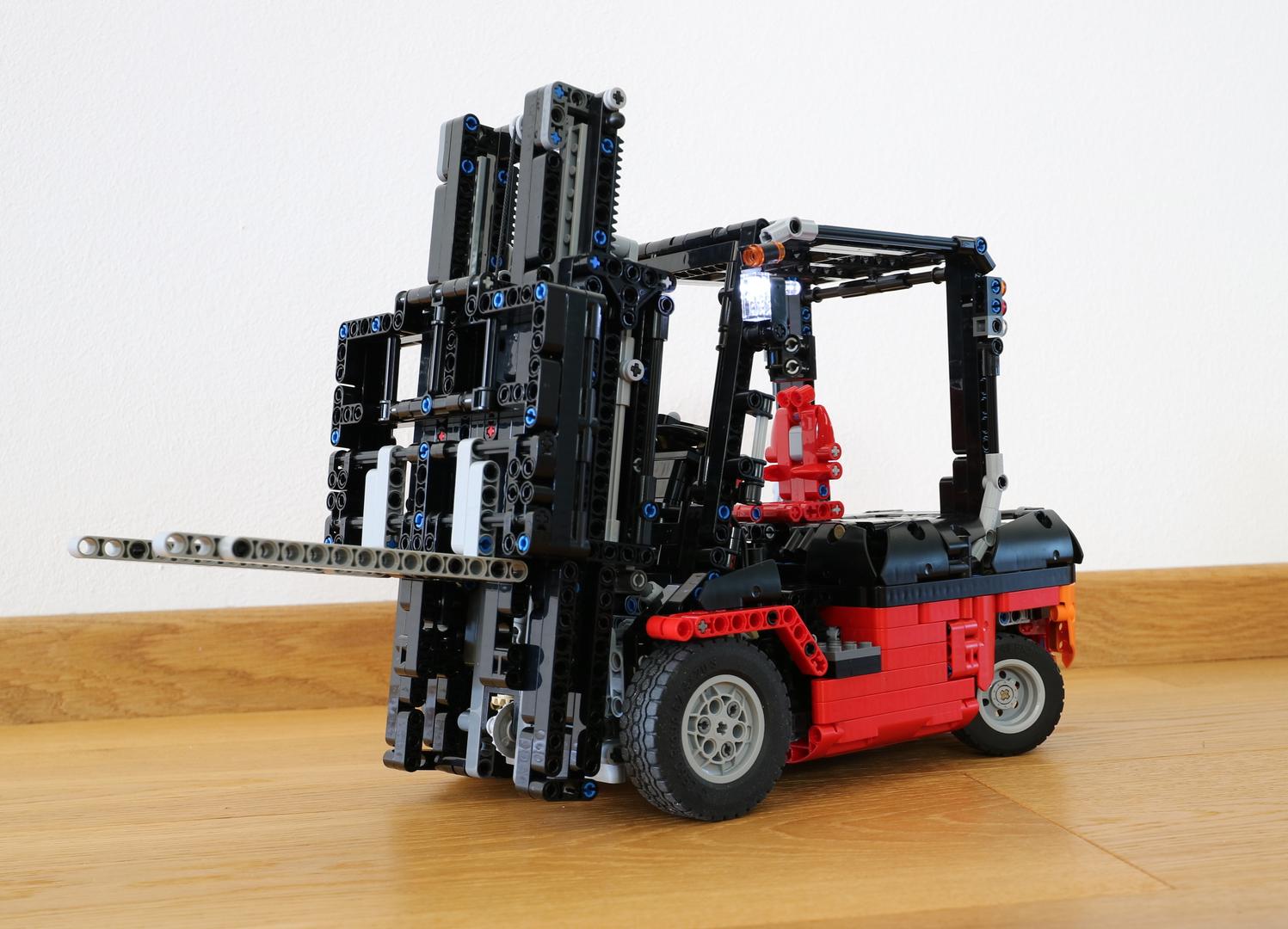 LEGO MOC LEGO Technic Custom Forklift Mk II by KevinMoo | Rebrickable ...