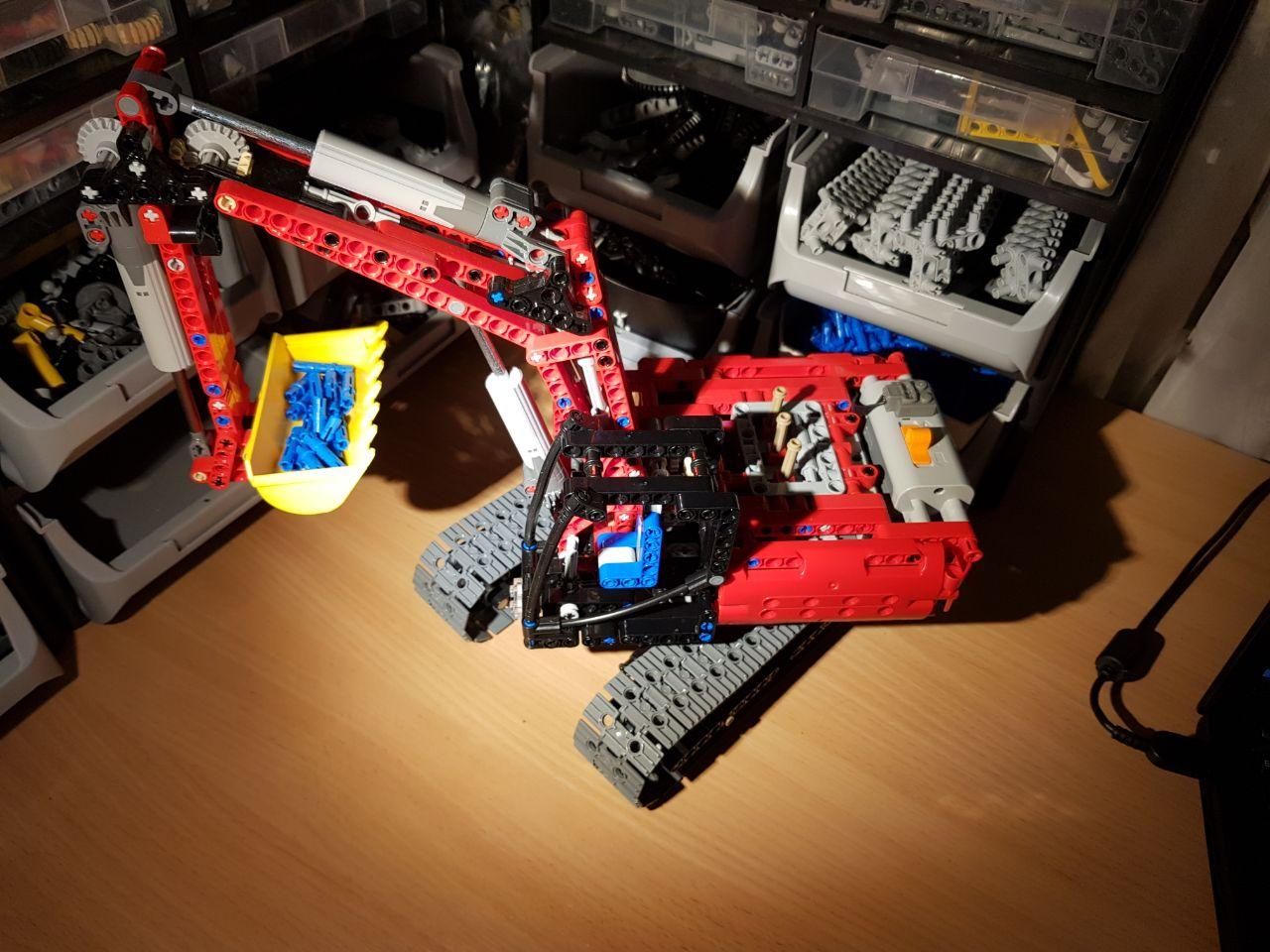 LEGO MOC Red Excavator by jb70 | Rebrickable - Build with LEGO