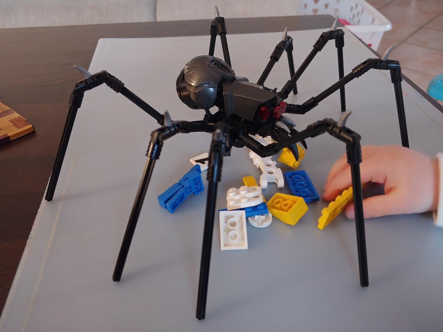 LEGO MOC Creepy Spider by Victaven | Rebrickable - Build with LEGO