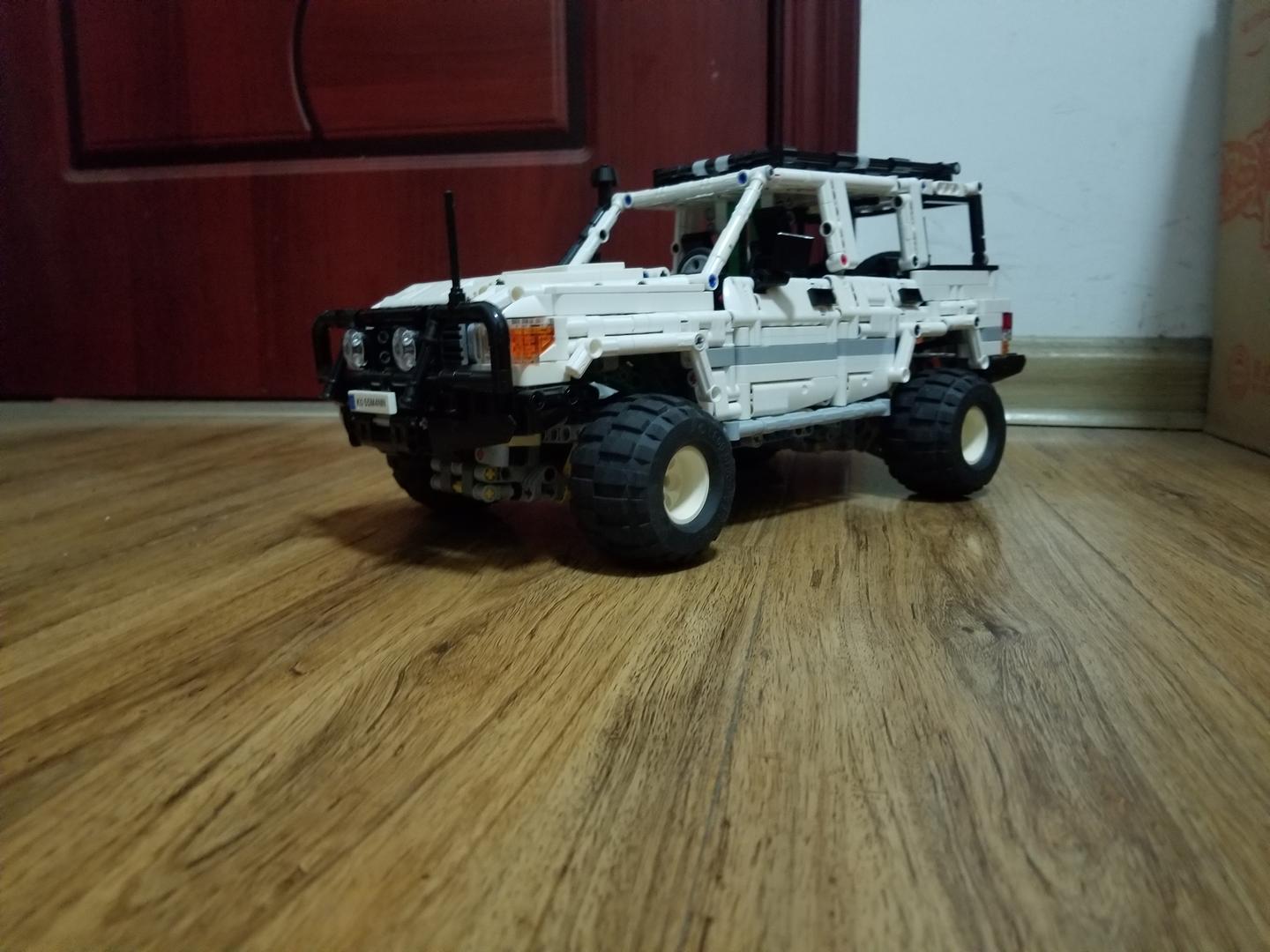 LEGO MOC TOYOTA Land Cruiser 76 by KevinMoo | Rebrickable - Build with LEGO