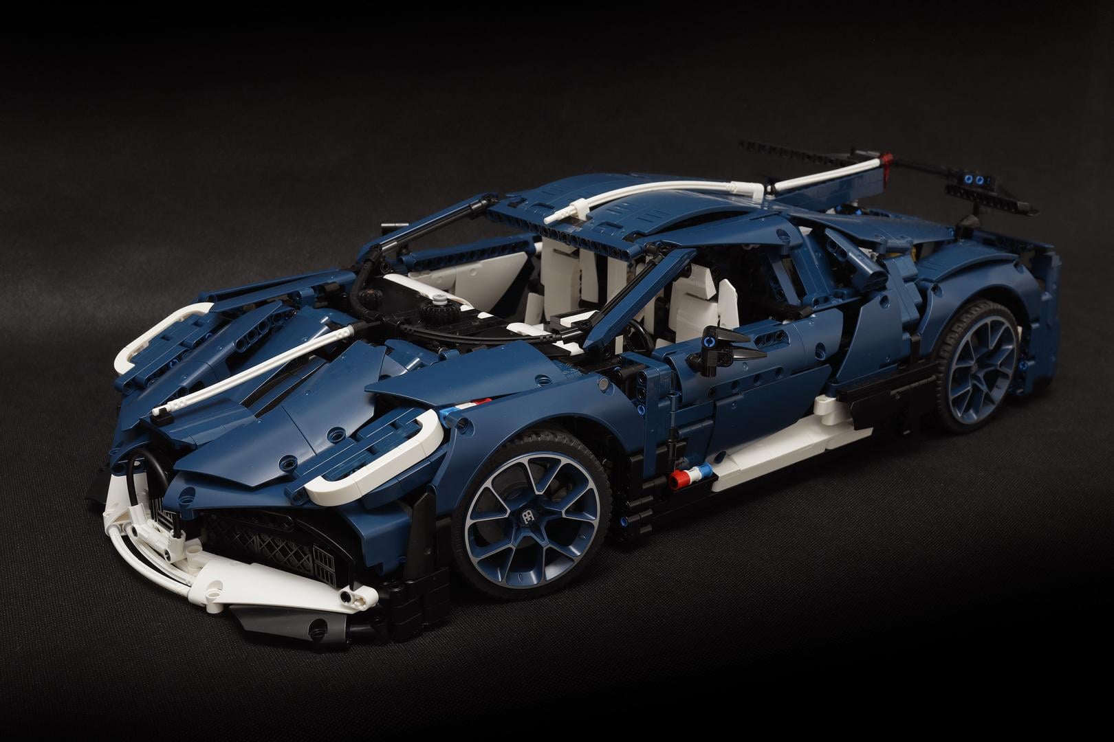 LEGO MOC Bugatti Divo by Vinkie116 | Rebrickable - Build with LEGO