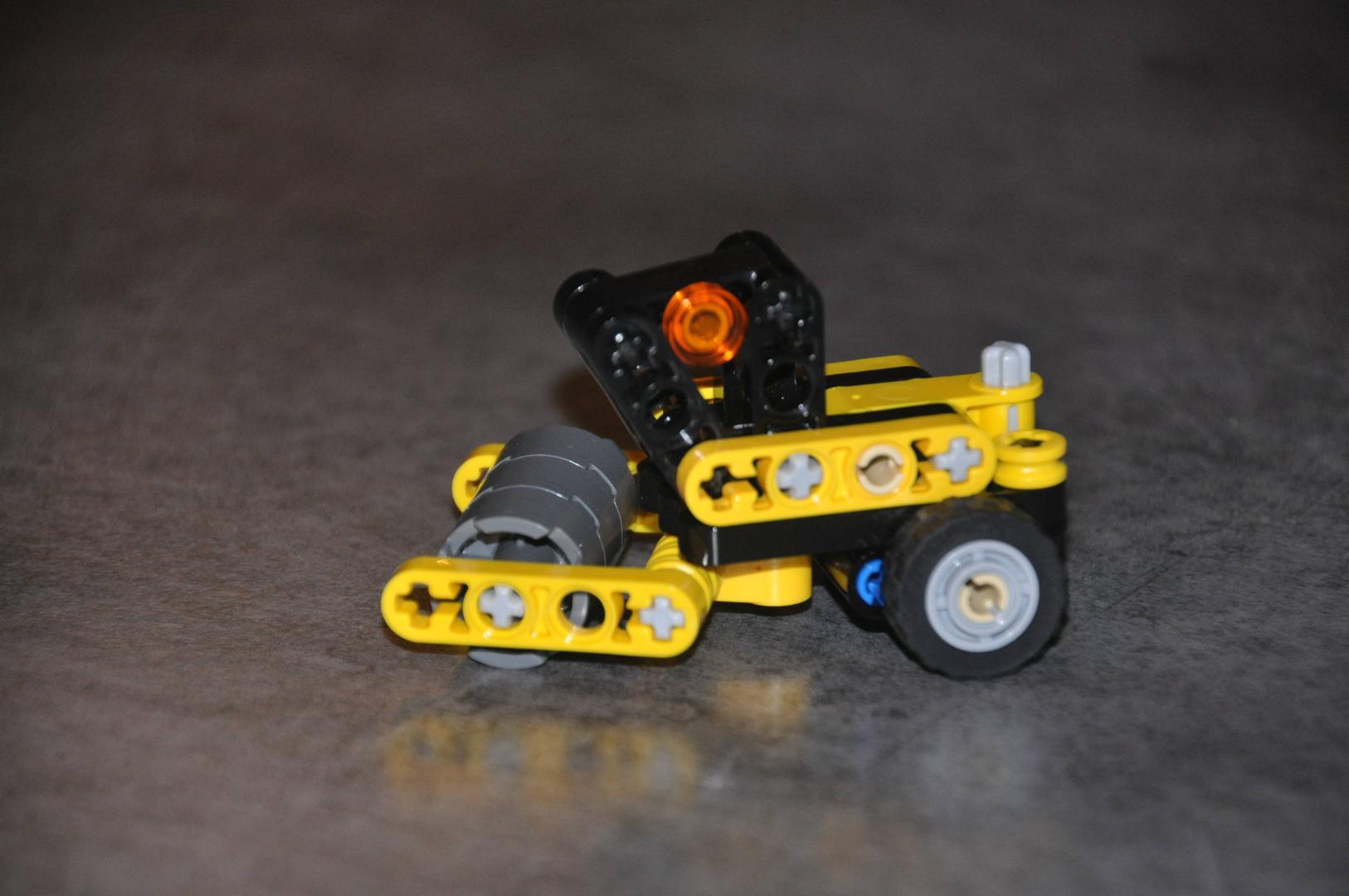 LEGO MOC Mini Road Roller by zweihander | Rebrickable - Build with LEGO
