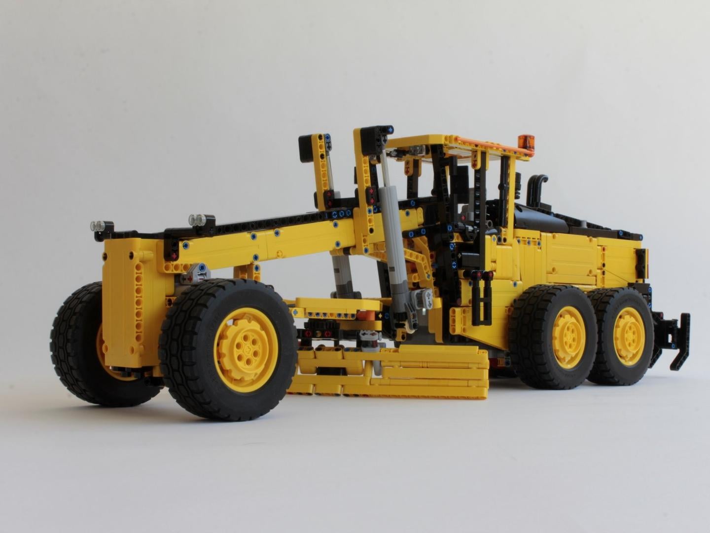 LEGO MOC 42114 Volvo G990 Grader by M_longer | Rebrickable - Build with ...
