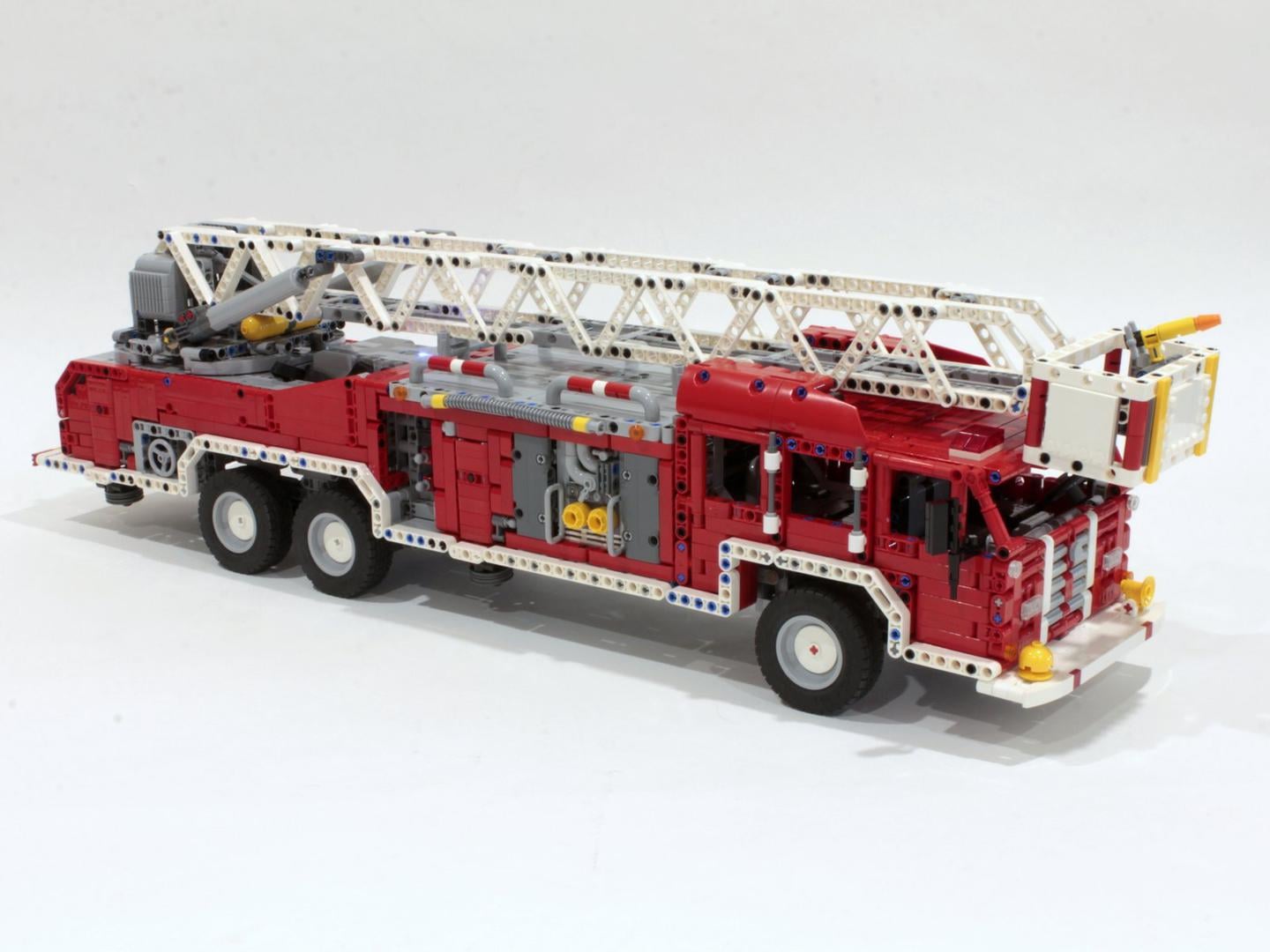 LEGO MOC Fire Engine by FPJ | Rebrickable - Build with LEGO
