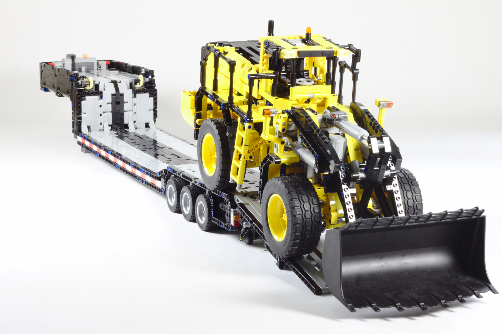 LEGO MOC Custom RC low loader with ramps by CustomBricks.de ...