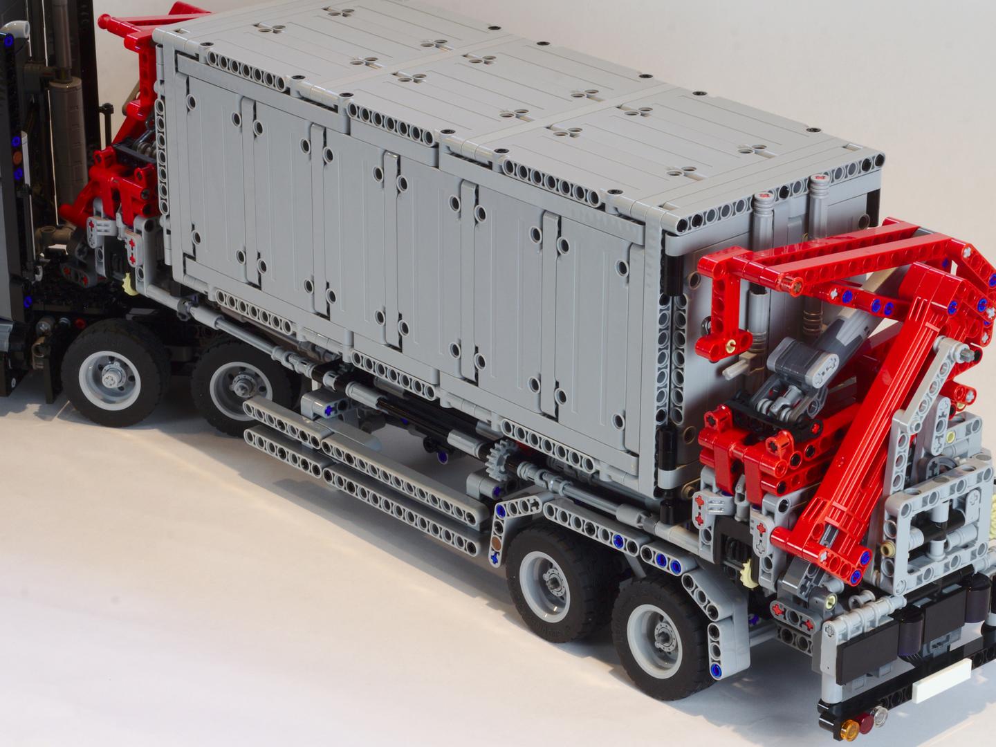LEGO MOC Custom MACK full RC 20ft container trailer by CustomBricks.de ...