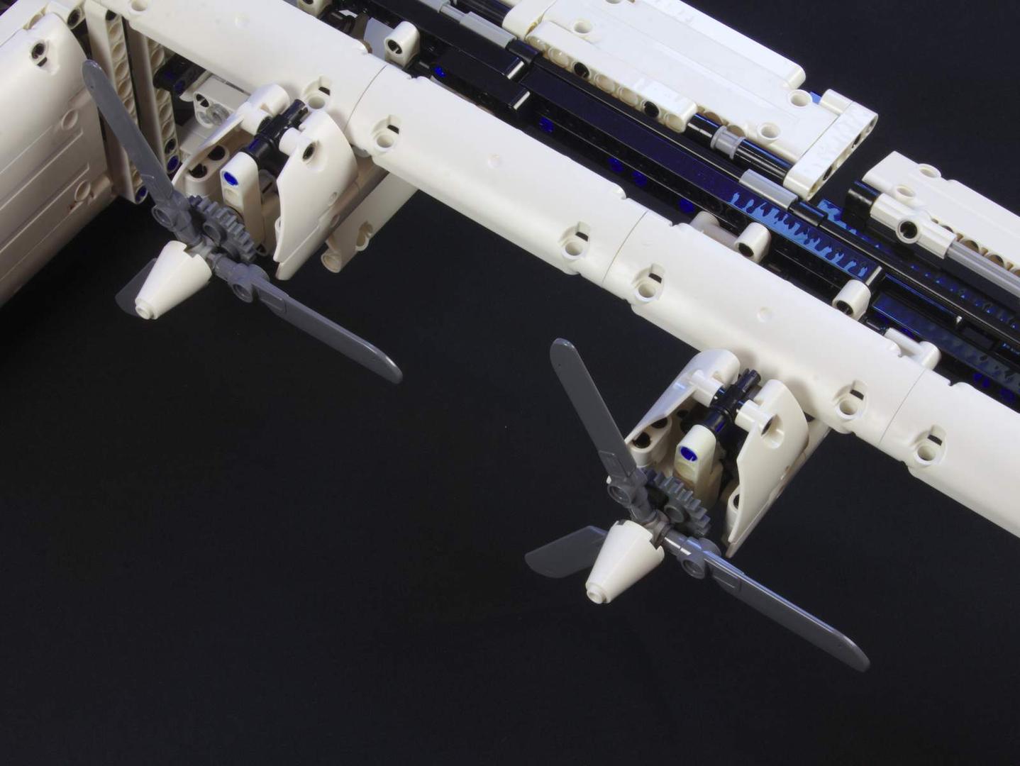 LEGO MOC Cargo plane with 4 engines by zz0025 | Rebrickable - Build ...