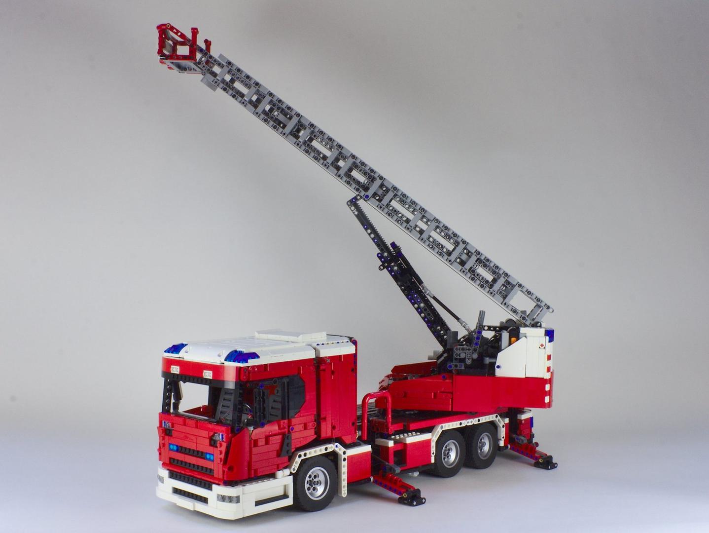 LEGO MOC Scania L fire engine with turntable ladder full RC by Furchtis ...