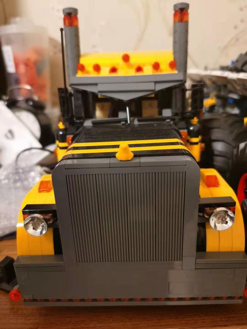 LEGO MOC Peterbilt 379 Semi Truck 1:18 in yellow and black version 2 by ...