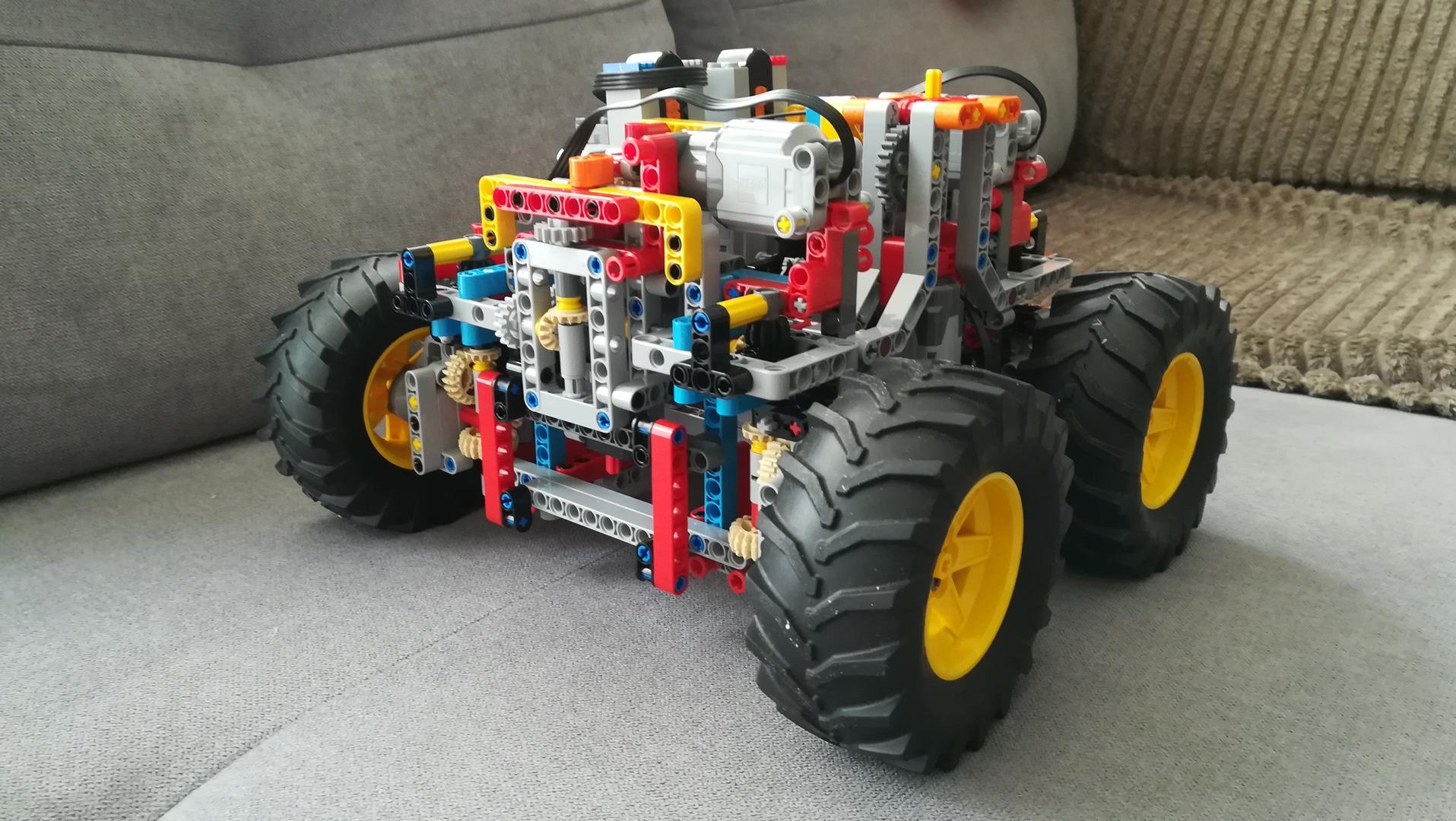 LEGO MOC Transforming Lego Technic Moc driving sideways and parking ...