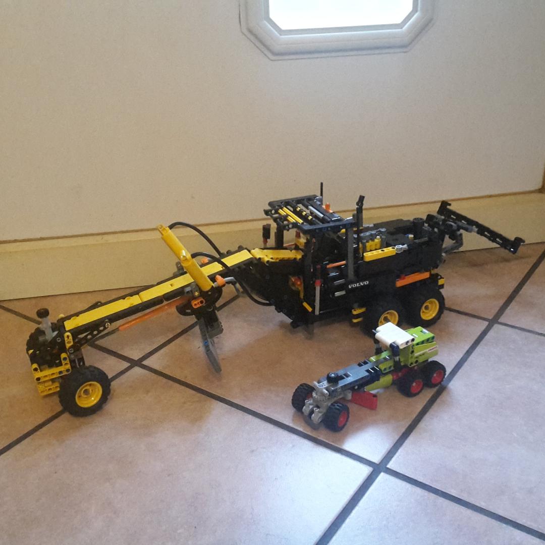 LEGO MOC Road grader by MattMakes | Rebrickable - Build with LEGO