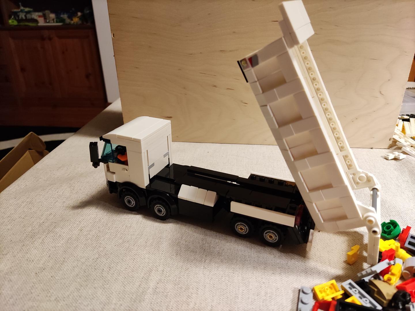 LEGO MOC Isuzu Dump Truck by Yellow.LXF | Rebrickable - Build with LEGO