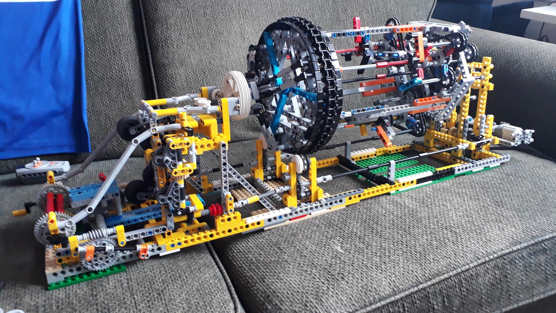 LEGO MOC Braiding Machine by Nico71 | Rebrickable - Build with LEGO