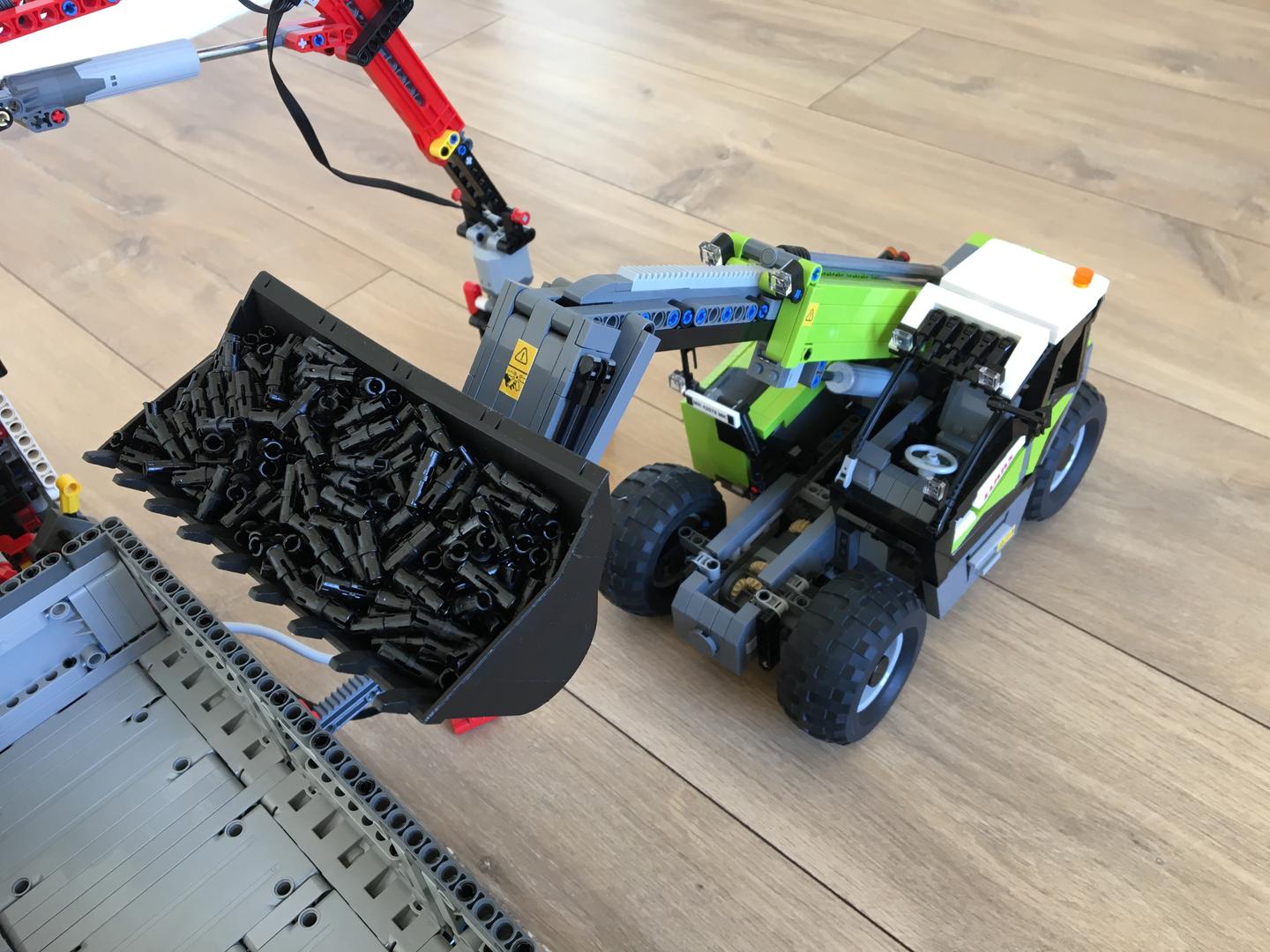 LEGO MOC CLAAS Scorpion 756 by M_longer | Rebrickable - Build with LEGO