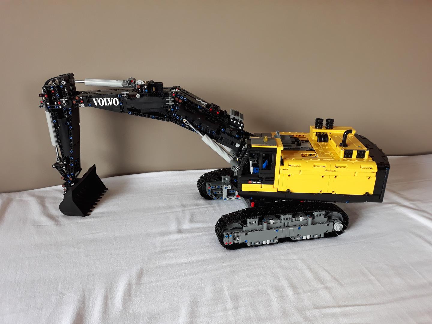 LEGO MOC 2020 Volvo Excavator MOC by Flybum60 | Rebrickable - Build ...