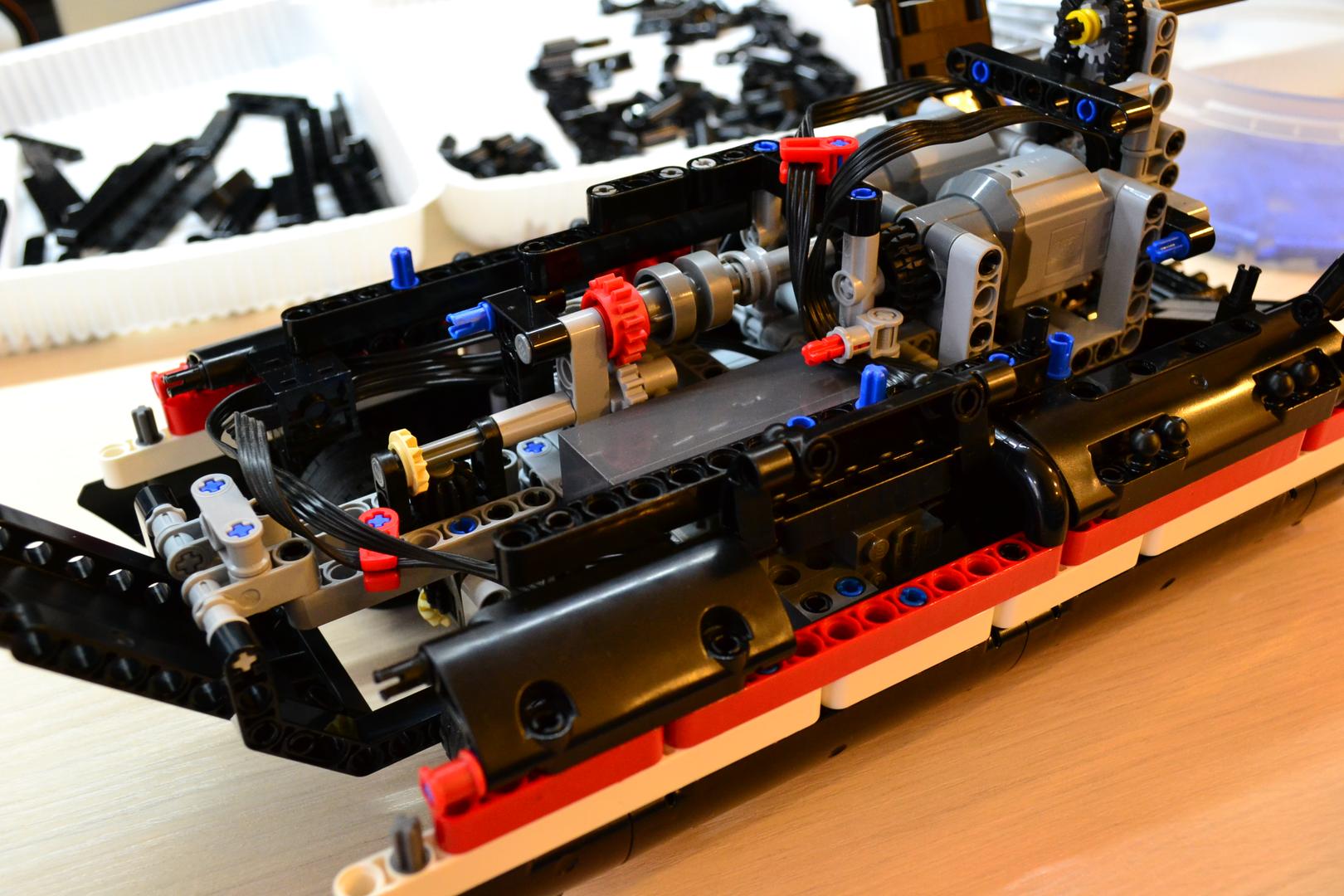 LEGO MOC RC Octan Airboat by Chade | Rebrickable - Build with LEGO