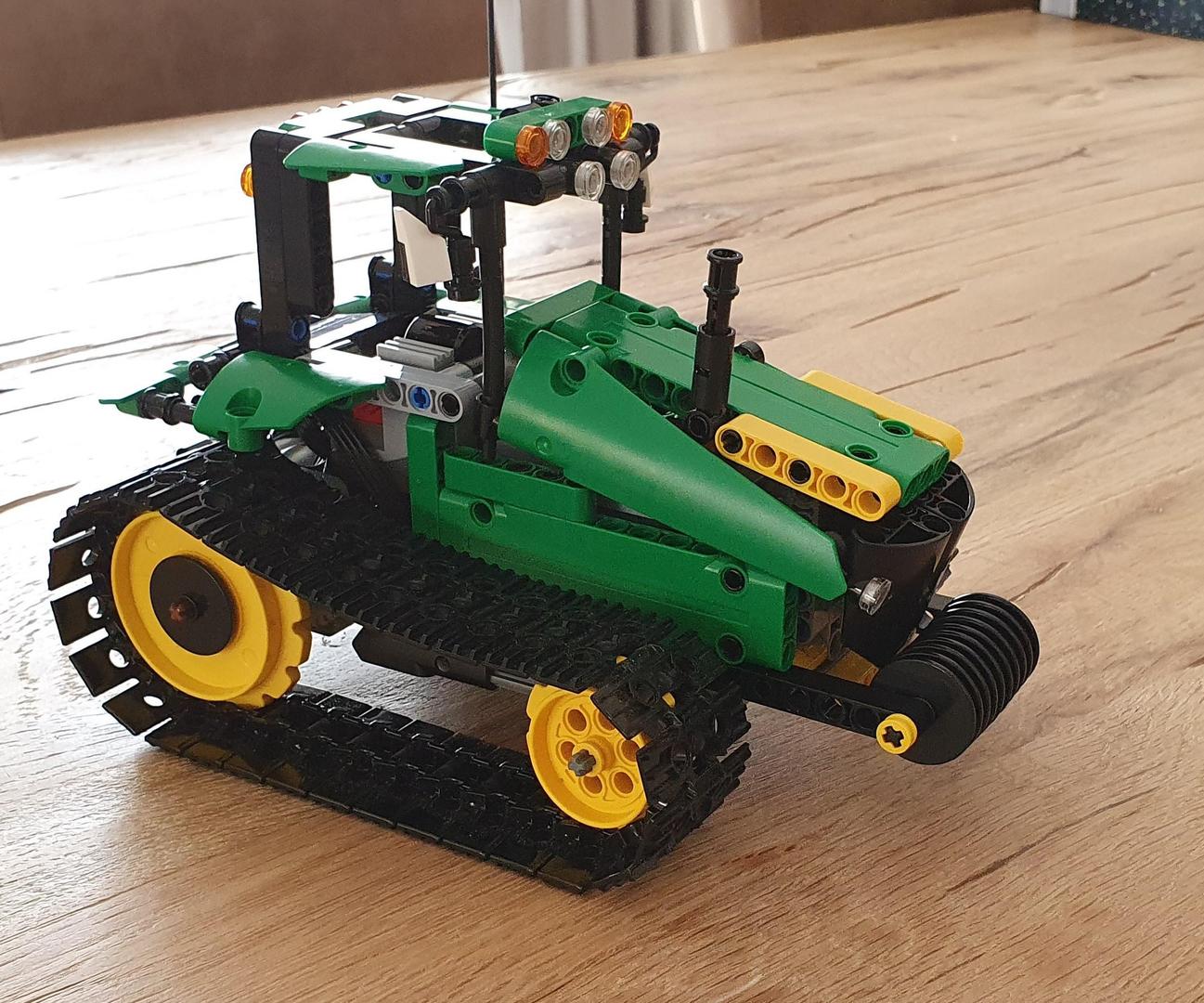 LEGO MOC 42095 Tracked Tractor by M_longer | Rebrickable - Build with LEGO