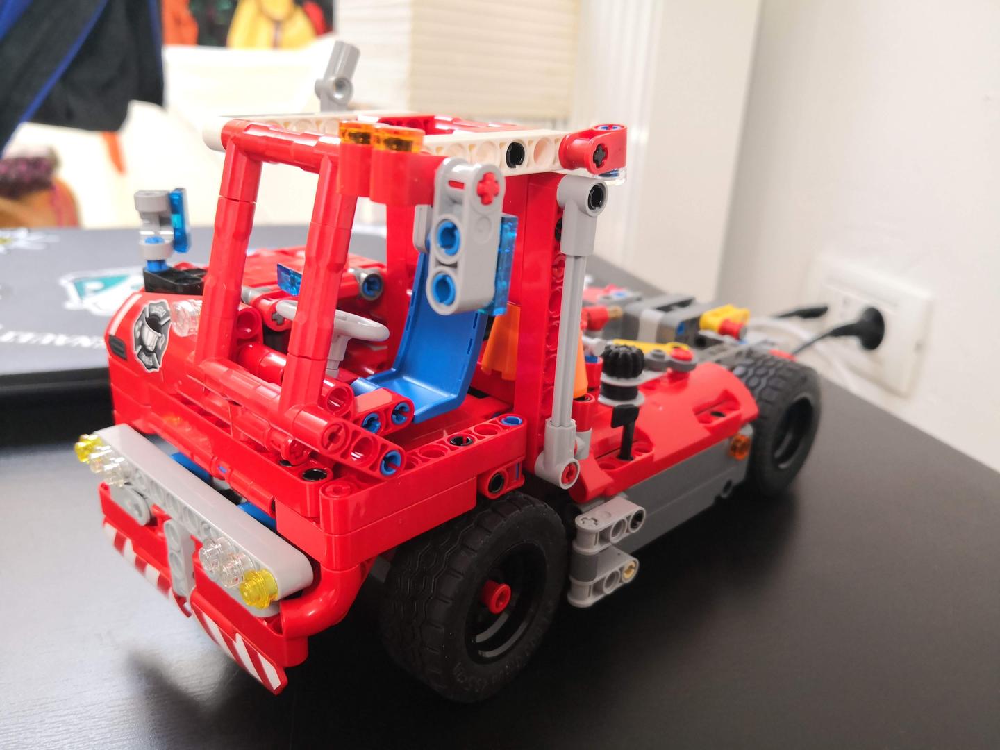 LEGO MOC 42075 Terminal Tractor by M_longer | Rebrickable - Build with LEGO