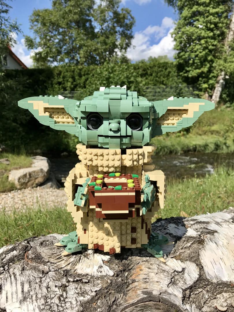 LEGO MOC The Child, aka Baby Yoda by Allouryuen | Rebrickable - Build ...