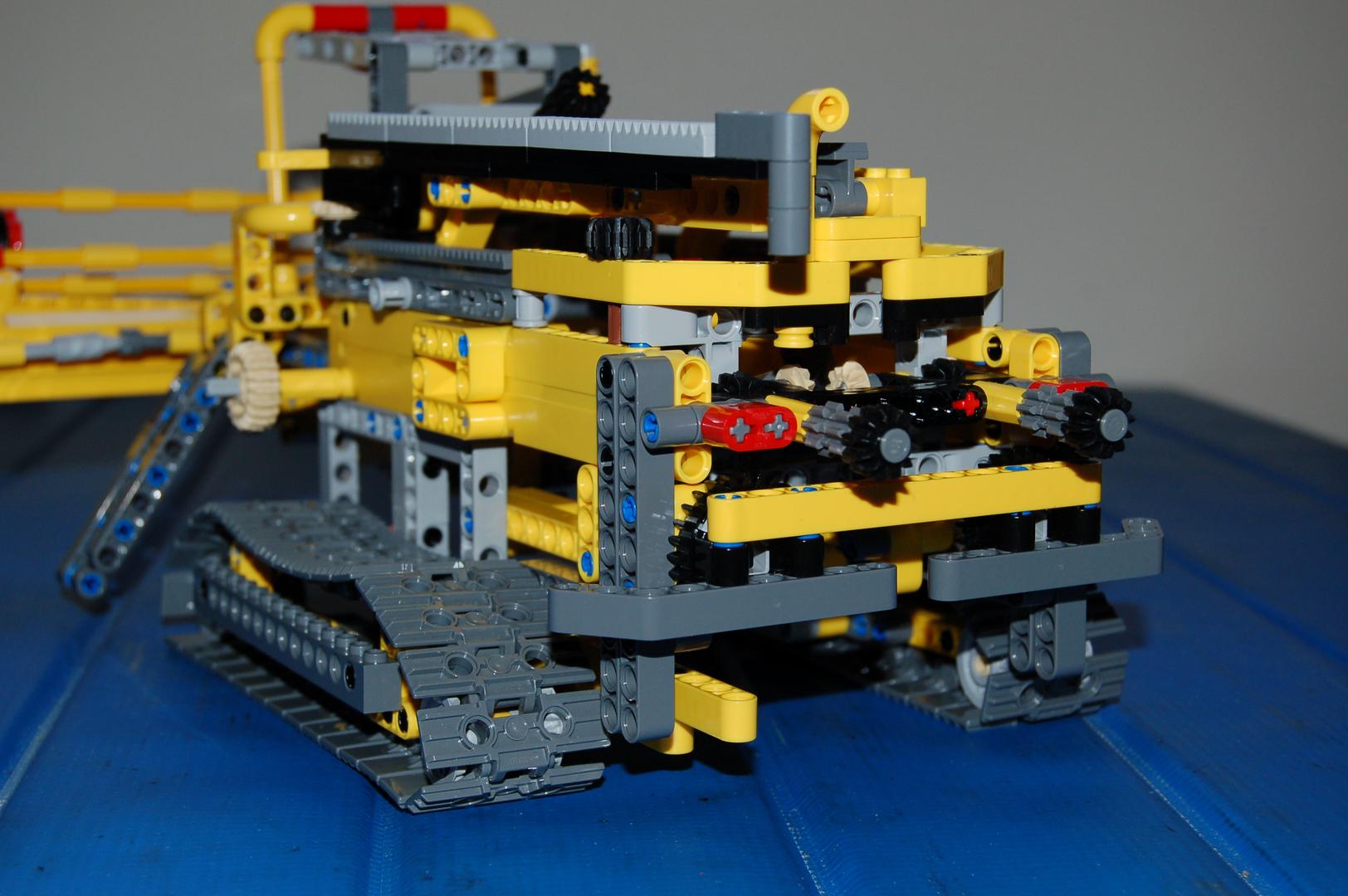 LEGO MOC Combine harvester by MattMakes | Rebrickable - Build with LEGO
