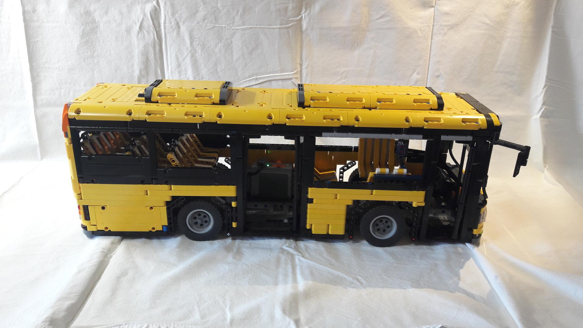 LEGO MOC Motorized Bus by HallBricks | Rebrickable - Build with LEGO