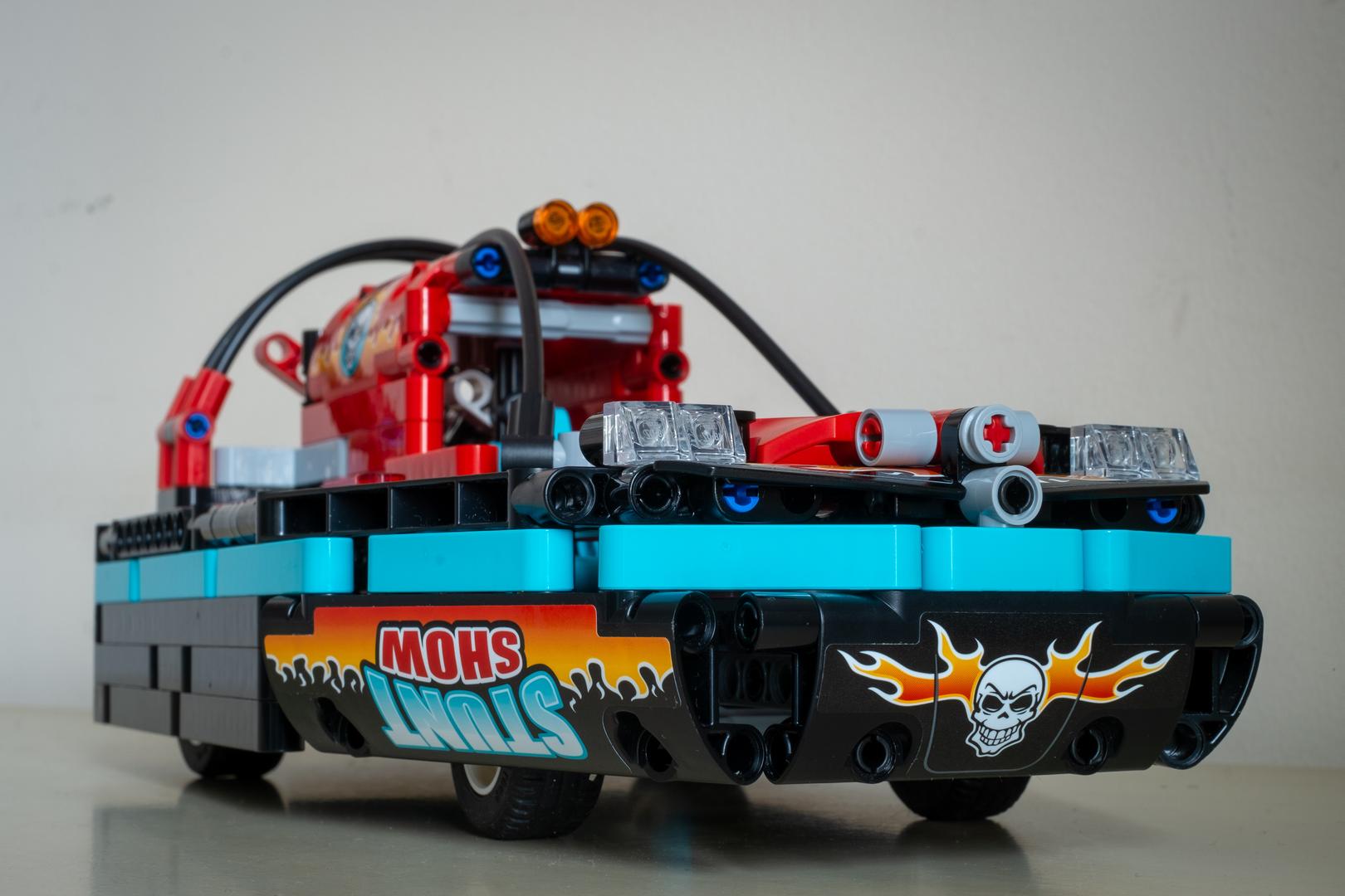 LEGO MOC 42106: Pullback Hovercraft by Tomik | Rebrickable - Build with ...
