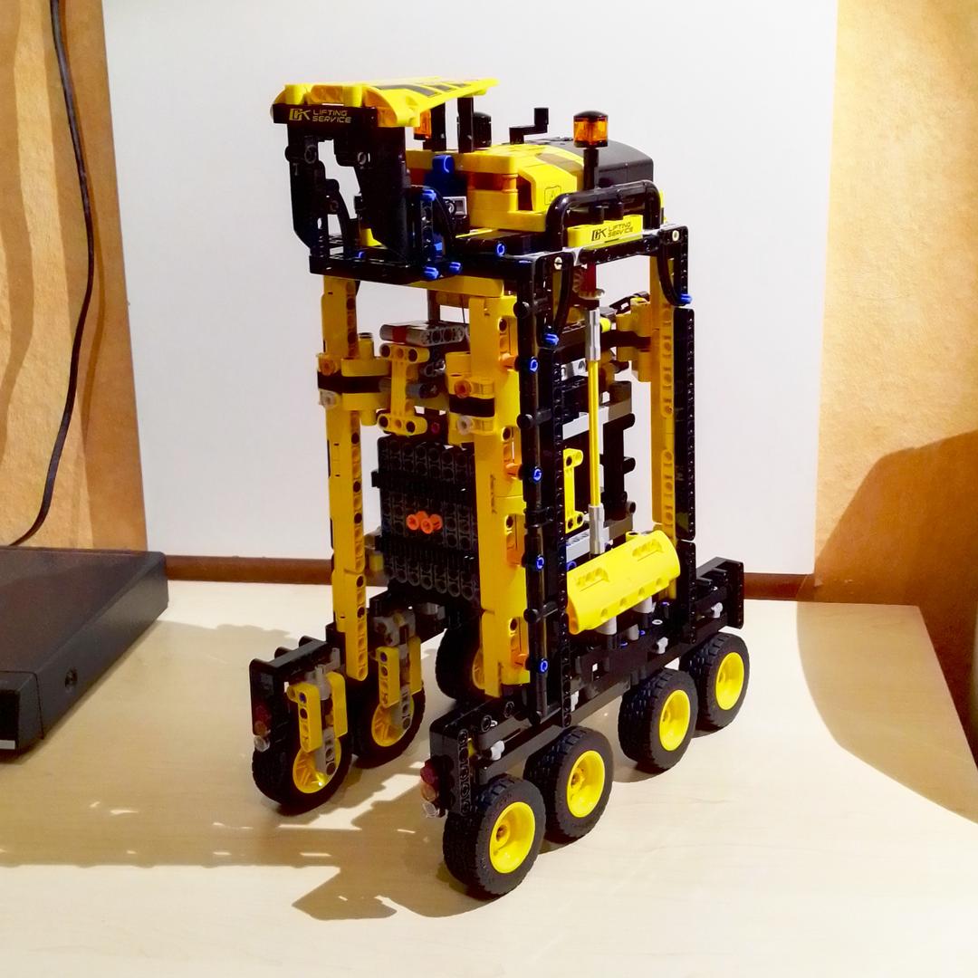 LEGO MOC STRADDLE CARRIER by KeisukeOmori | Rebrickable - Build with LEGO