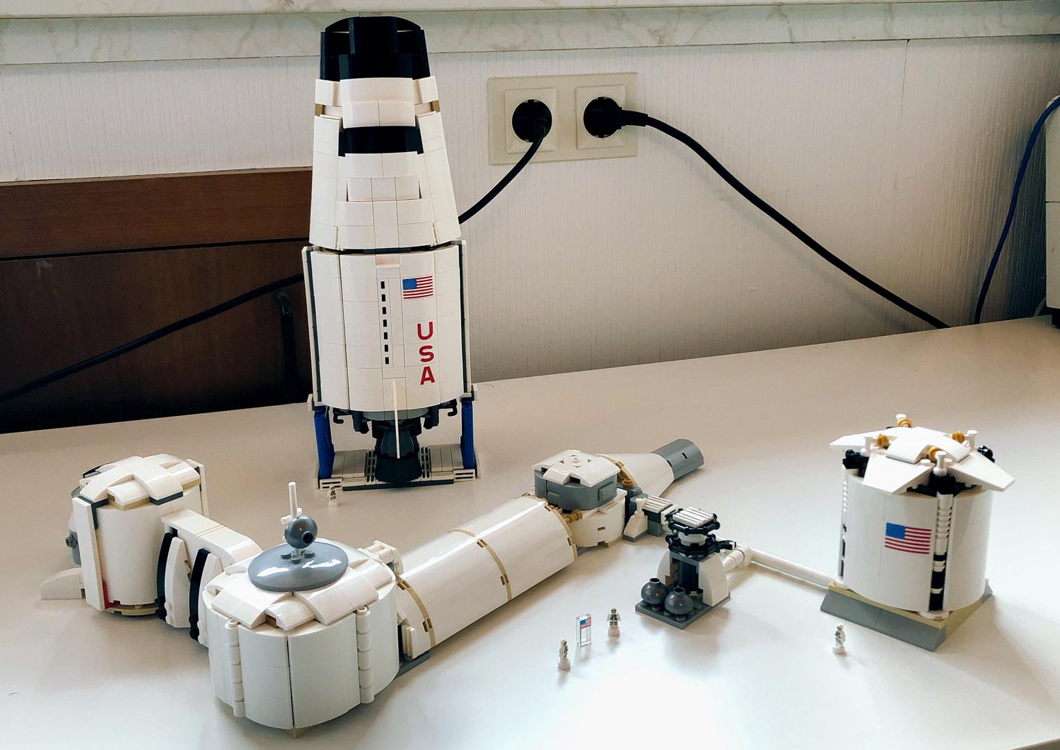 LEGO MOC Mars Landing by brickgloria | Rebrickable - Build with LEGO