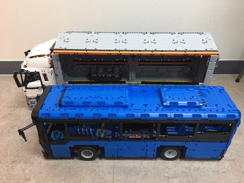 LEGO MOC Motorized Bus by HallBricks | Rebrickable - Build with LEGO