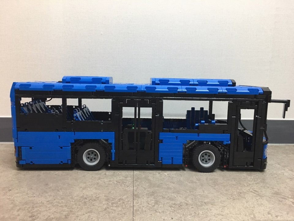 LEGO MOC Motorized Bus by HallBricks | Rebrickable - Build with LEGO