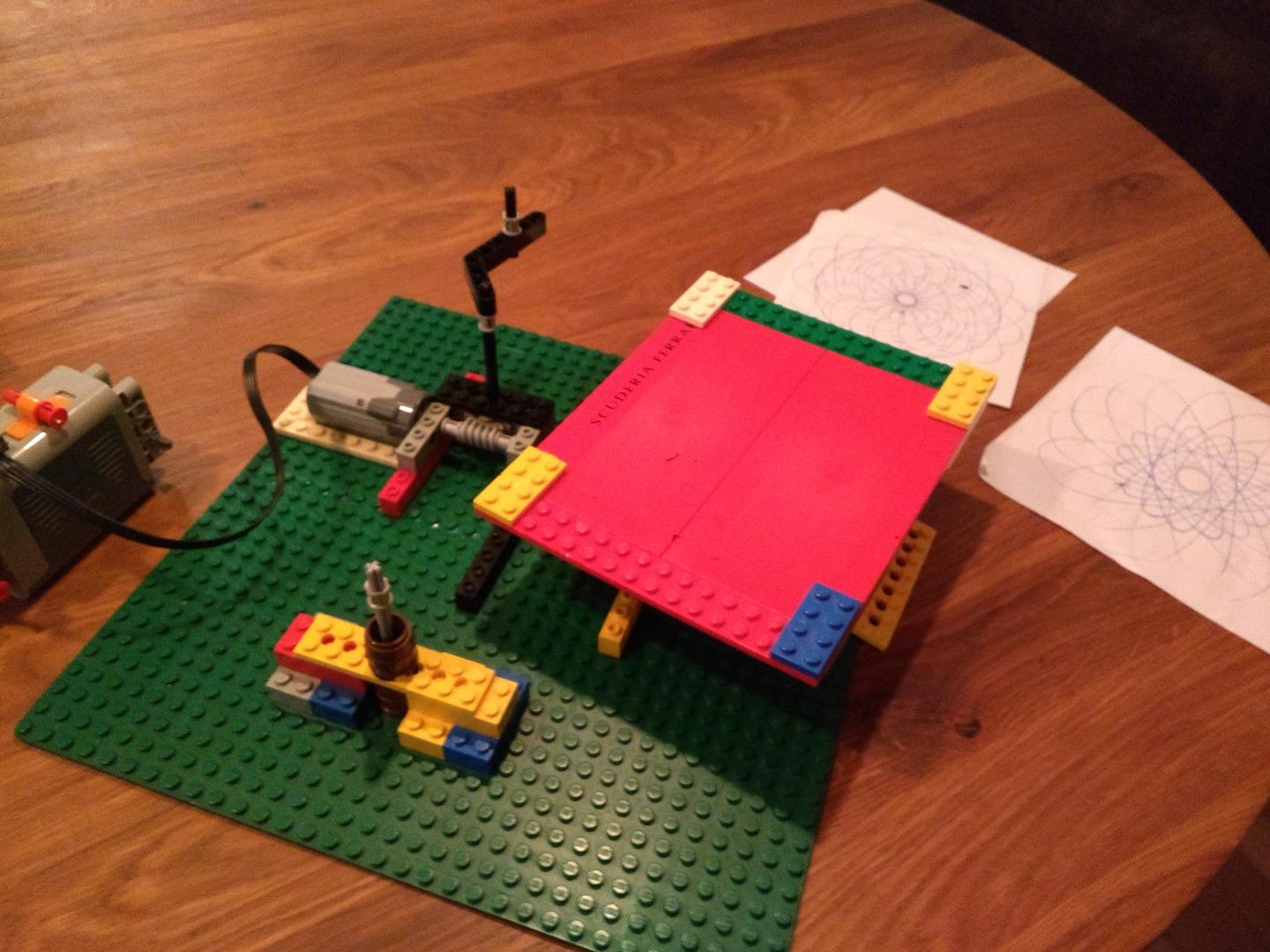 LEGO MOC Simple Drawing Machine (Spirograph) by JKBrickworks ...
