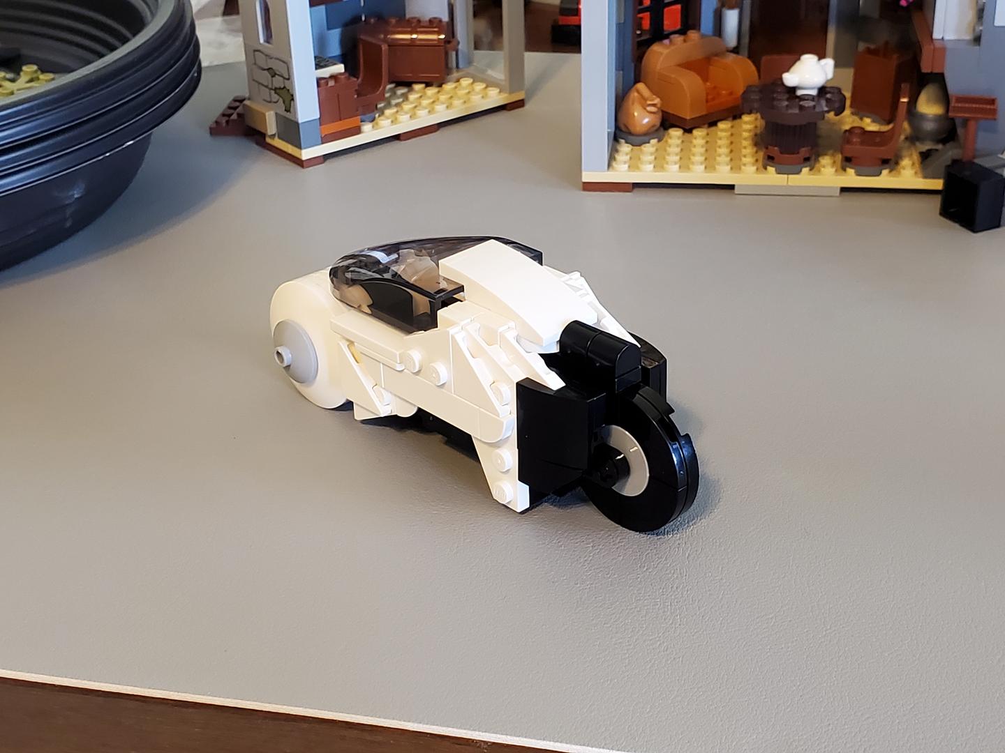 LEGO MOC Tron: Legacy Kevin Flynn's lightcycle by SFH_Bricks ...