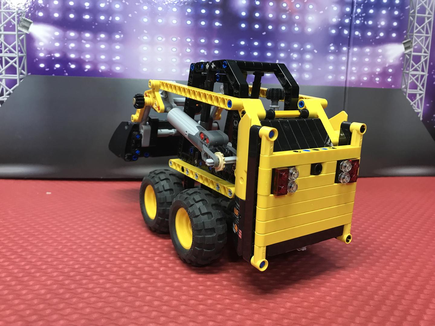 LEGO MOC Bobcat S130 Loader by Artemy Zotov | Rebrickable - Build with LEGO